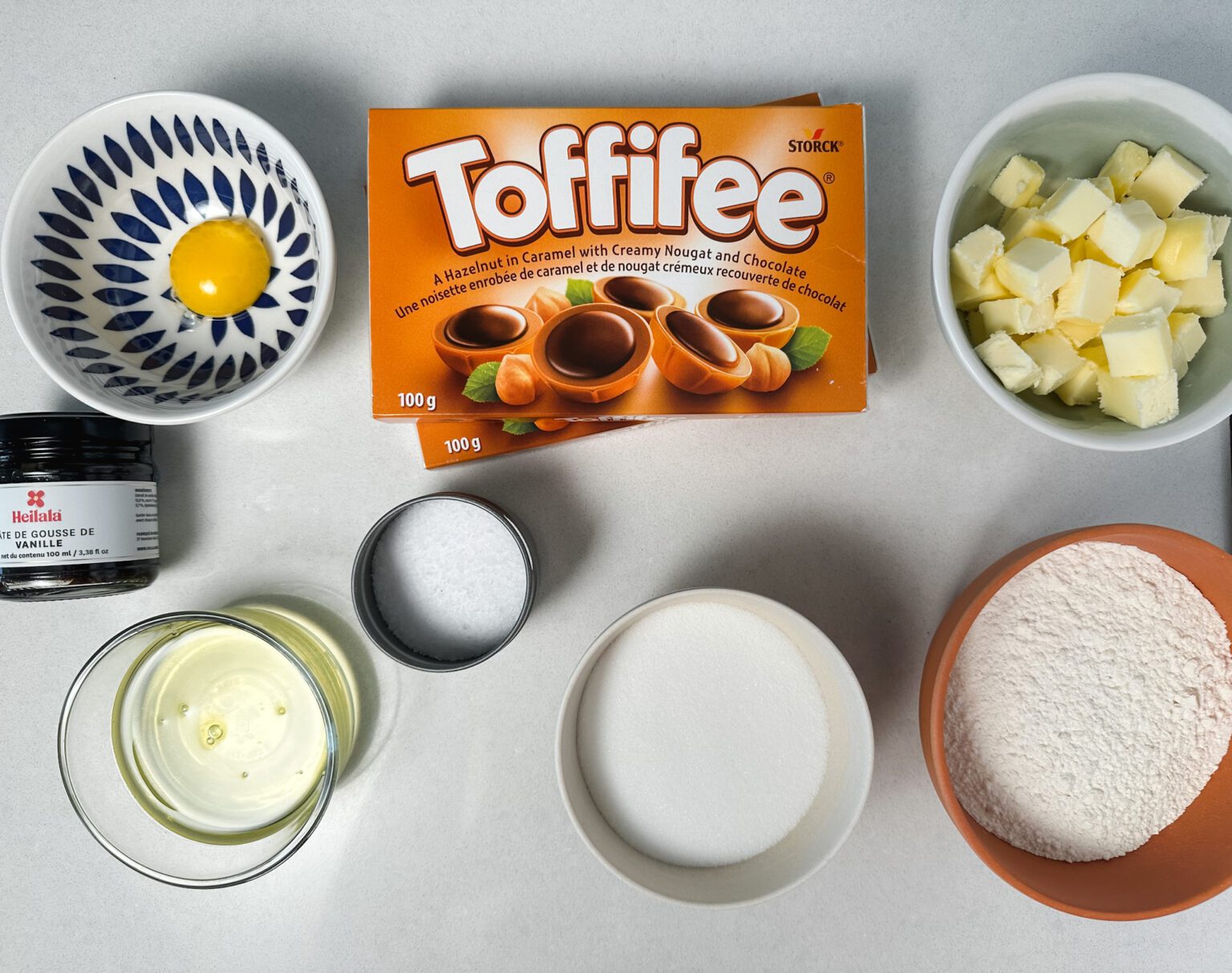 Toffee Meringue Cookies {with Toffifee!}